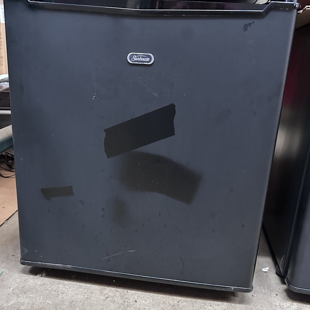 Reconditioned Sunbeam 1.7 Cu. Ft. Mini Fridge REFSB17B – Appliance Depot